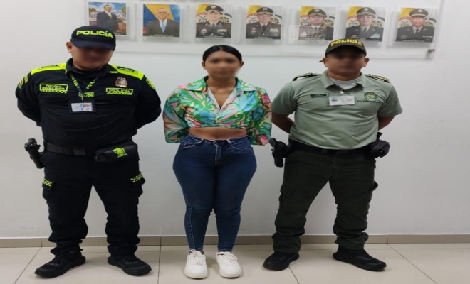 Policía de Cartagena captura a dos mujeres en flagrancia por porte ... Policía de Cartagena captura a dos mujeres en flagrancia por porte ...